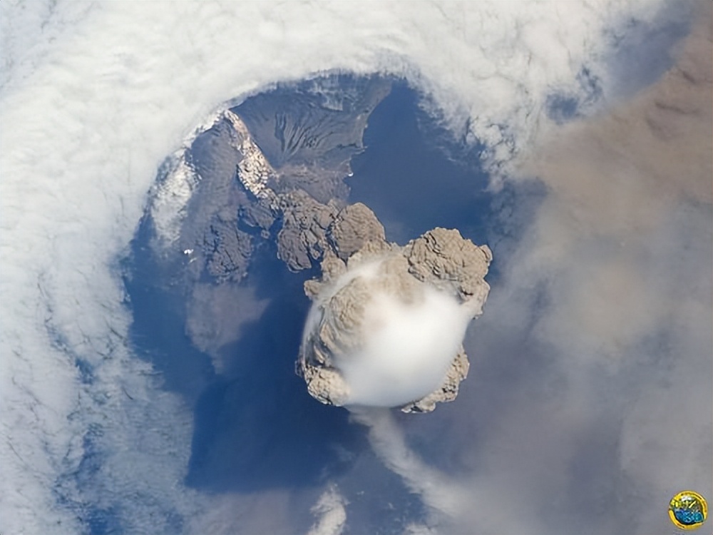 The International Space Station released footage of the Tonga volcano ...