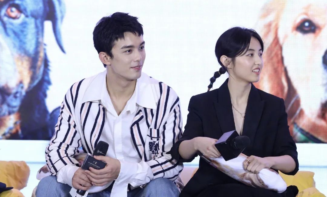 Yu Shuxin, Guan Xiaotong, Zhao Lusi, Liu Haocun, Zhang Jingyi and other florets fight openly and ...