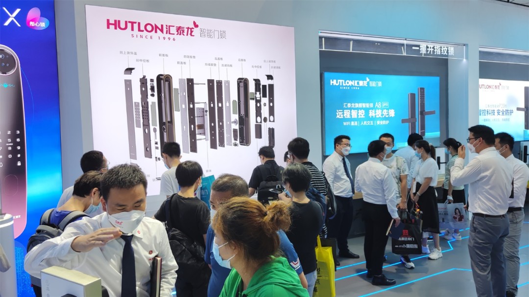 Huitailong smart door lock exhibition hall, with dozens of models in ...