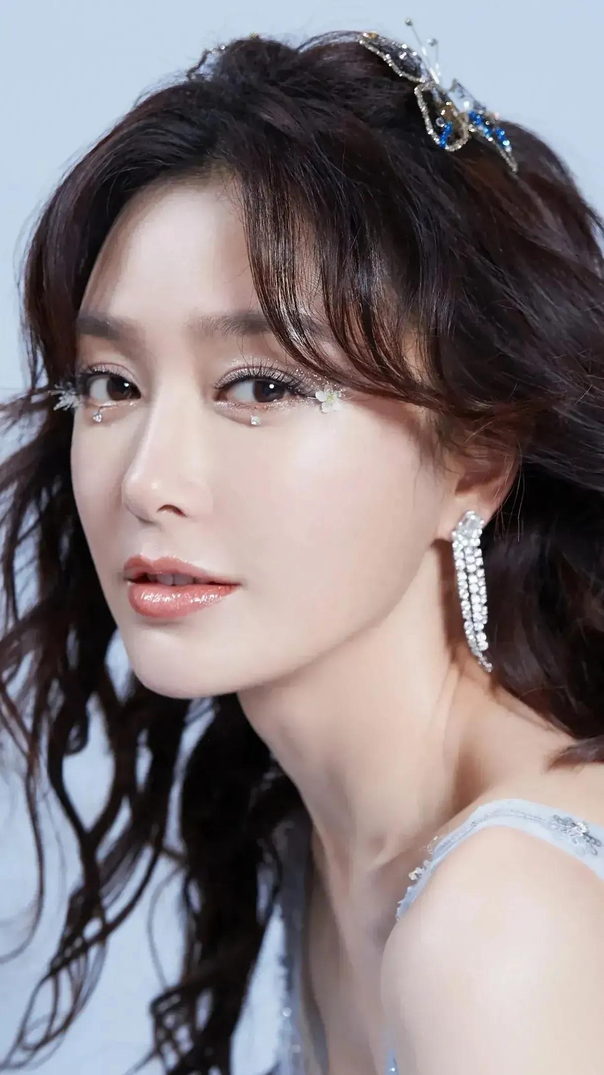 Qin Lan's exquisite atlas on April 23, 2023 - iNEWS