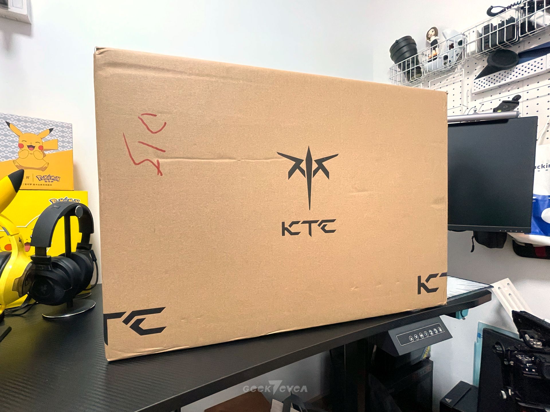 HVA rises!KTC thousand yuan gaming H27S12 pyramid base version - iNEWS