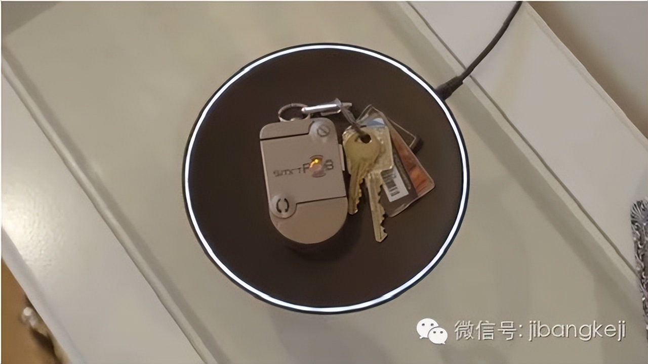 That's right! A power bank that can charge yourself is your best friend ...