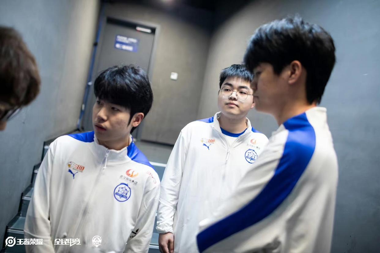 eStar3-0零封RW，S組基本大結局！「狼猴星佛」排前4，挺進季後賽 - 資訊咖