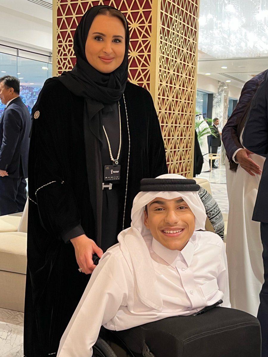 The queen of Qatar is not favored, but she still has a hard waist!She ...