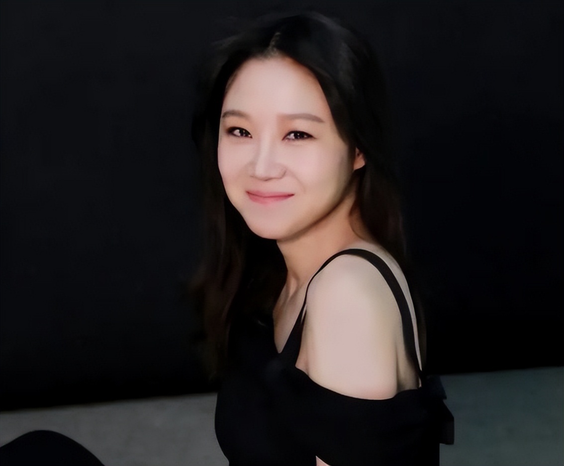 Actress Kong Xiaozhen officially announced that she will get married, and her boyfriend 10 years ...