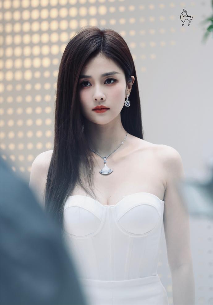 Bailu wears tube top jumpsuit to show sexy body, long hair and ...