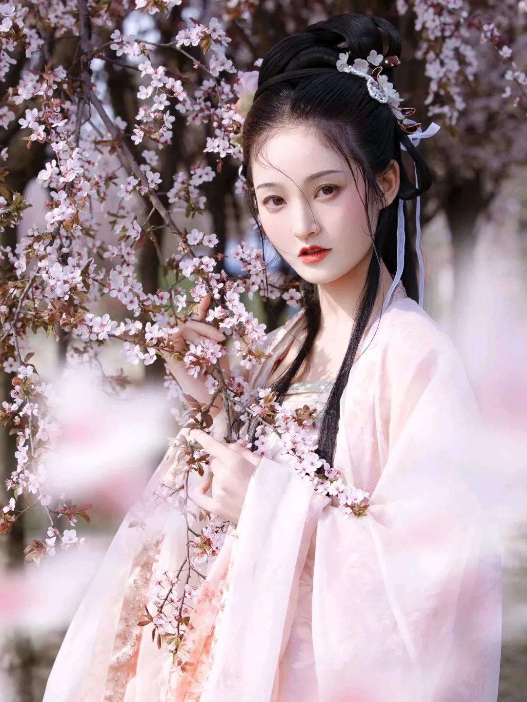 Who is Qingfang, a little pink between colors - iNEWS