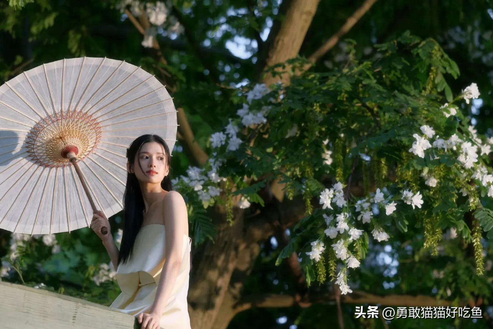 Guan Xiaotong Zhang Jingyi Zhao Lusi - iNEWS