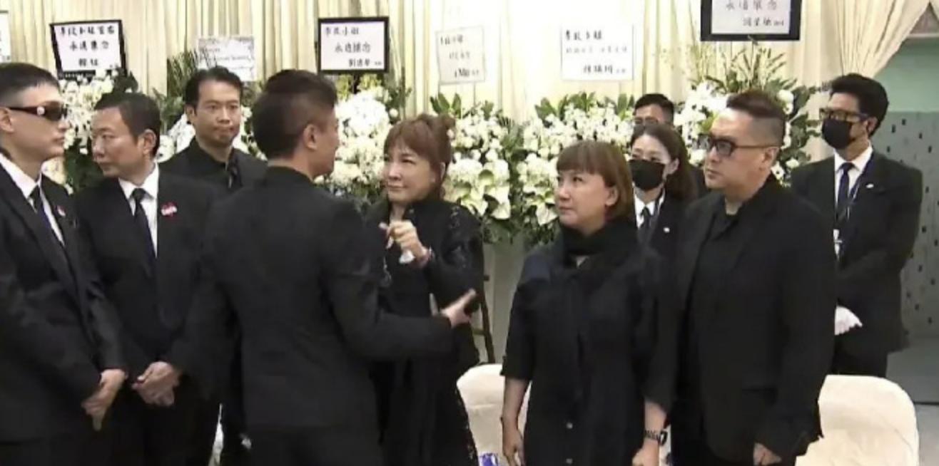 Coco Lee's funeral, the scumbag husband gave up the cremation button to ...