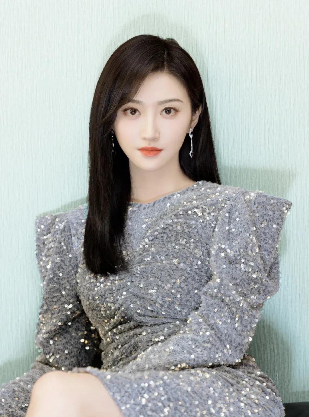 Being "defrauded of money and sex" by Zhang Jike, caught in the turmoil, Jing Tian was miserable ...