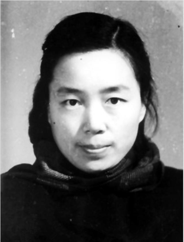 Poet Ai Qing: Falling in love with a female student 11 years younger in ...