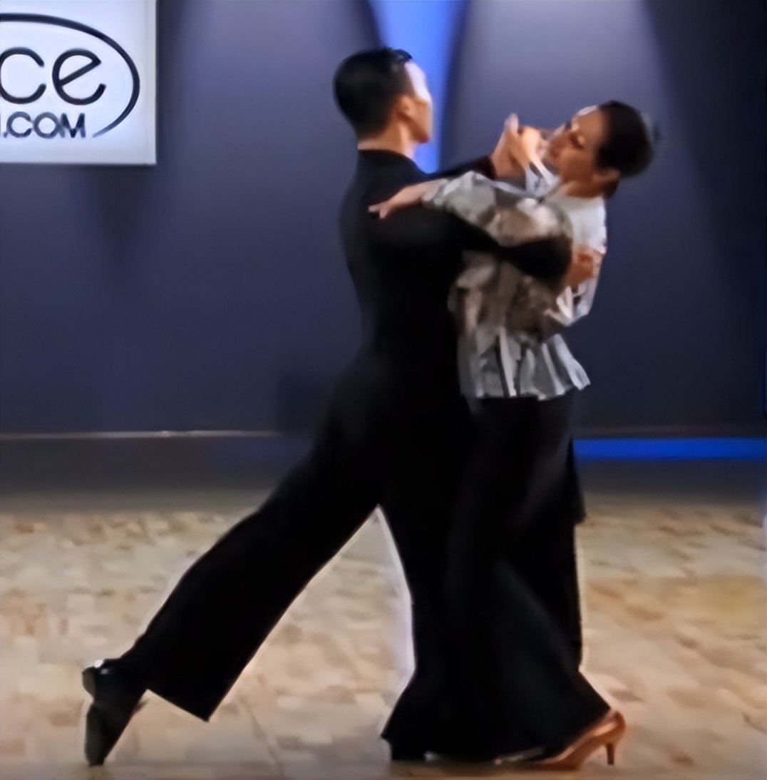 The gorgeous first three steps (right turn step) technique of ballroom ...