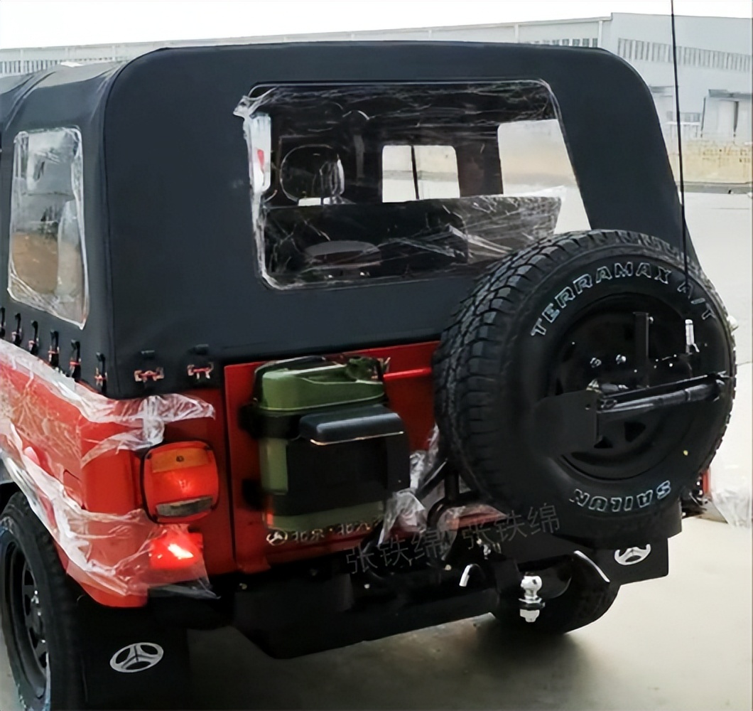 Beijing 212 has a new model, the new chassis of the triangular door is ...