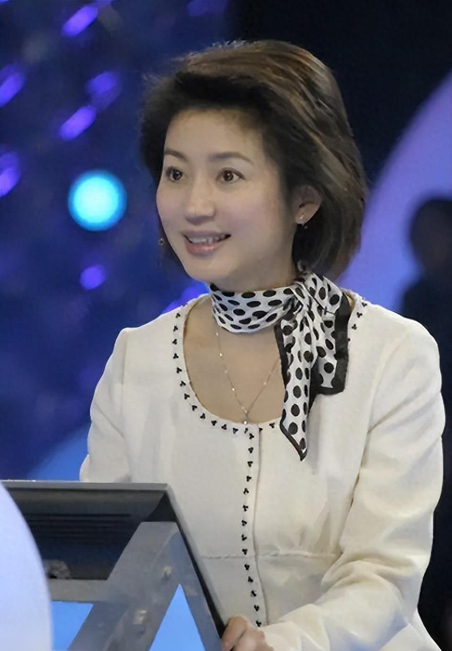 "CCTV famous speaker" Wang Xiaoya: After hosting Happy Dictionary for ...