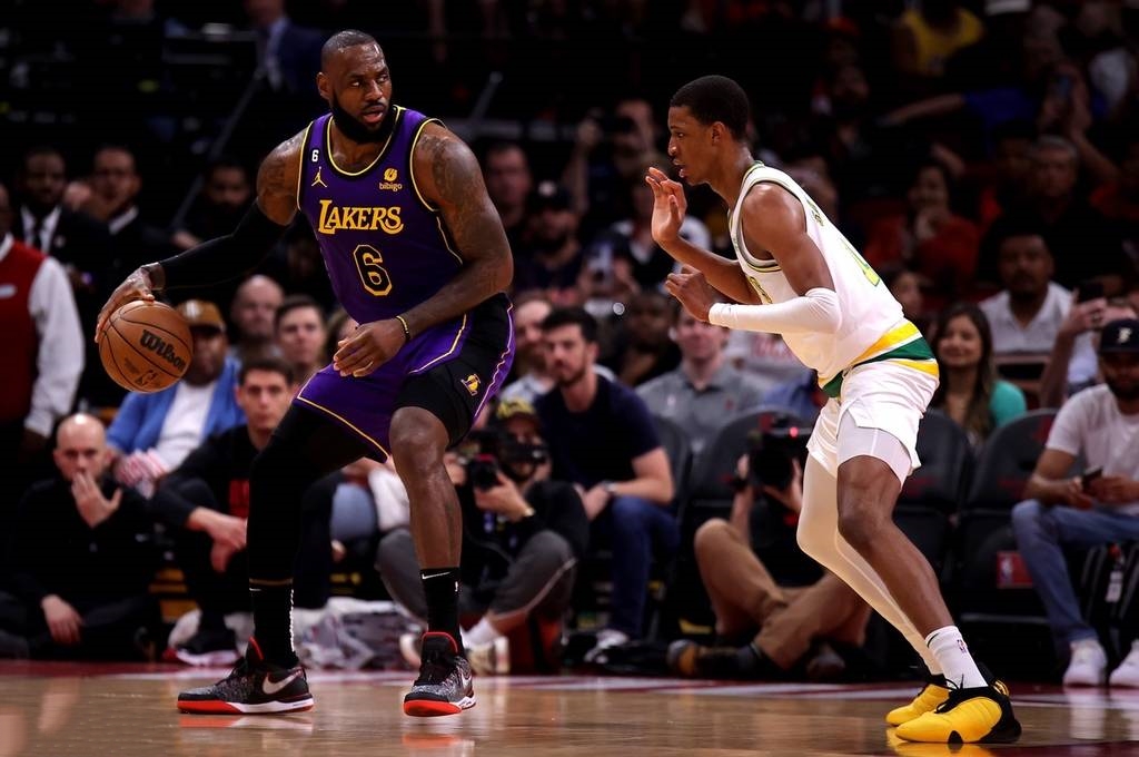 The Lakers beat the Rockets with 116 points in 3 games with 3 ...