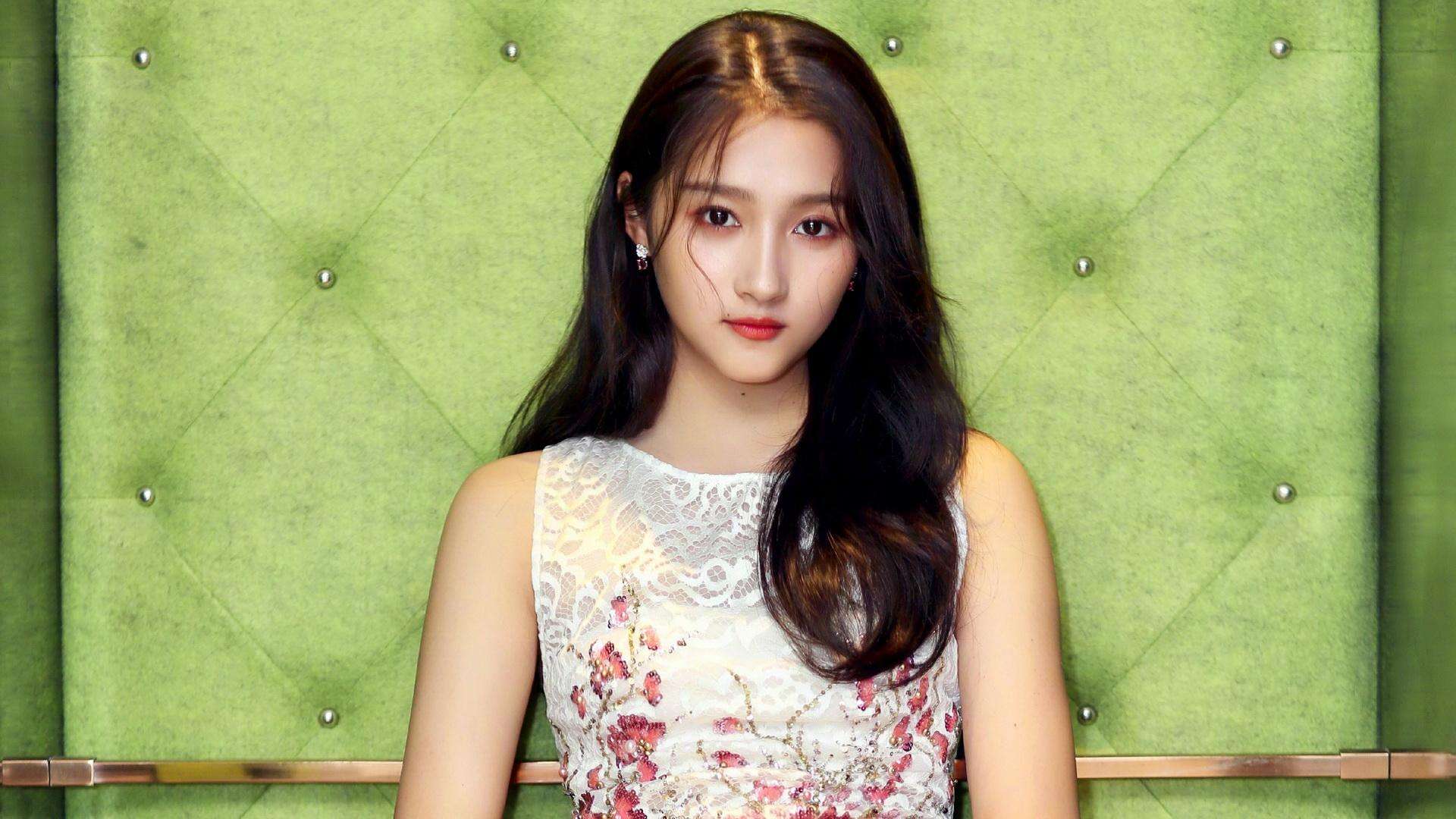 26-year-old Guo Qilin and Ding Xiaoying's kissing relationship is exposed!Guo Degang is ...