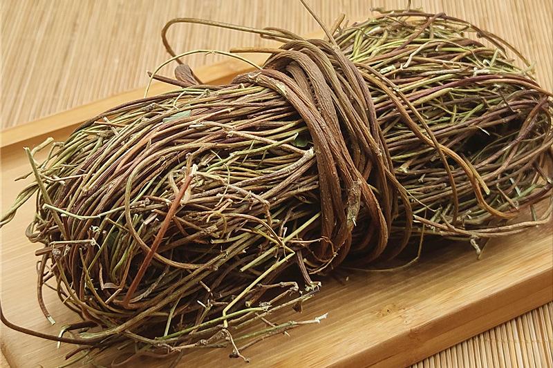 Blindly soaking chicken bone grass in water is better than drinking ...