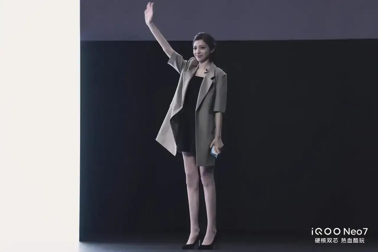 Jing Song's thighs are back again - iNEWS