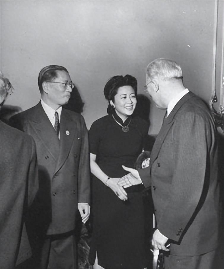 Old photos from Chinese and foreign history, Hitler bowed to him, Jobs ...