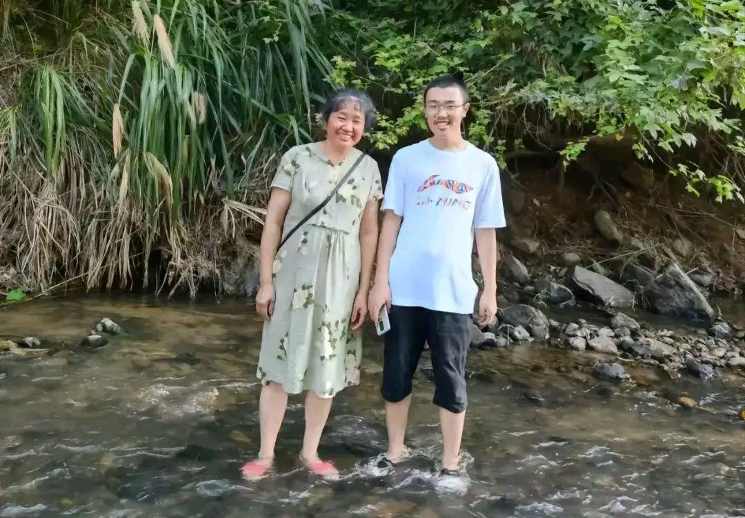 Why has no celebrity spoken out for Hu Xinyu so far?let me tell you why ...