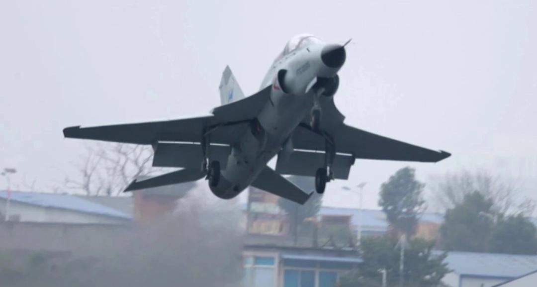 Chinese fighter jets take another big order!6 FTC-2000Gs were delivered ...