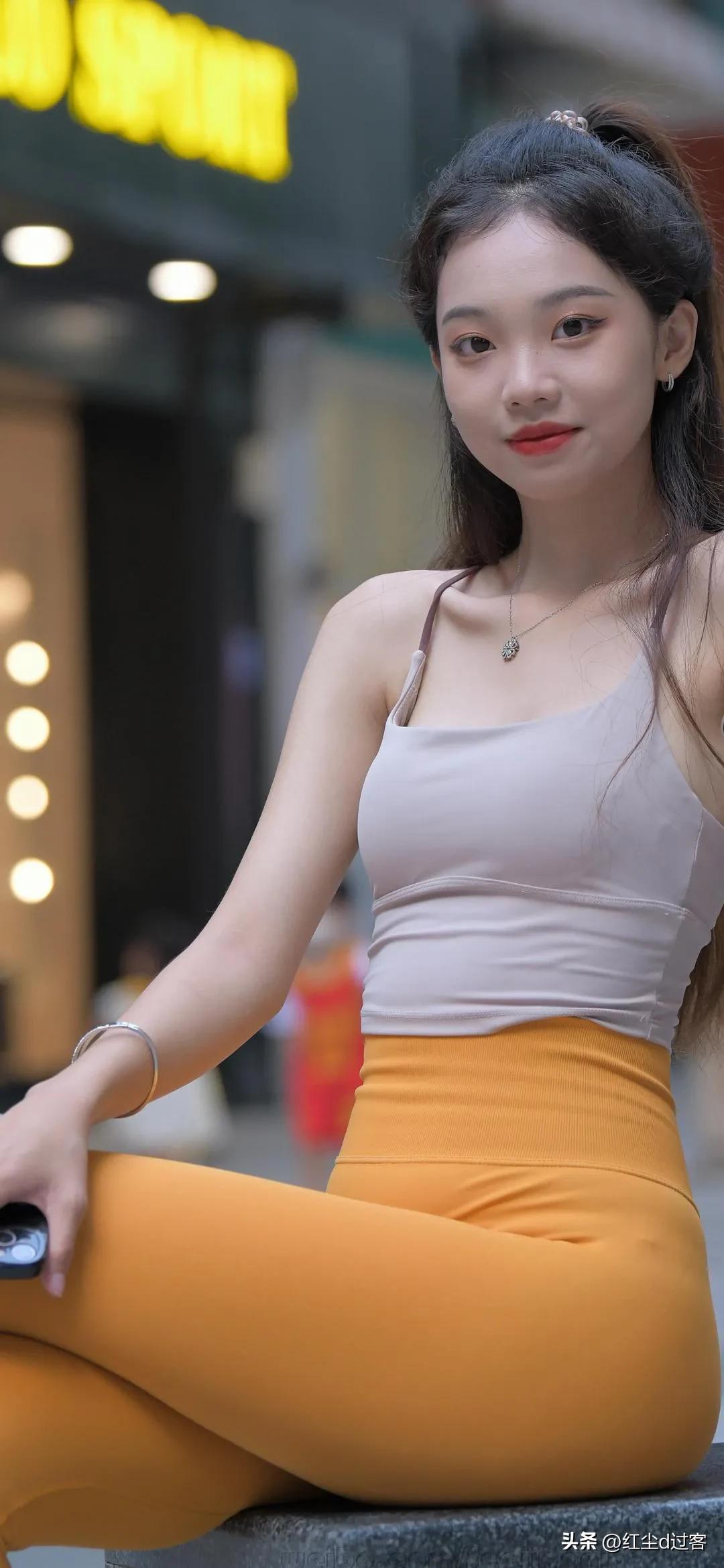 The beauty who loves to wear yellow pants, these pants are really nice ...