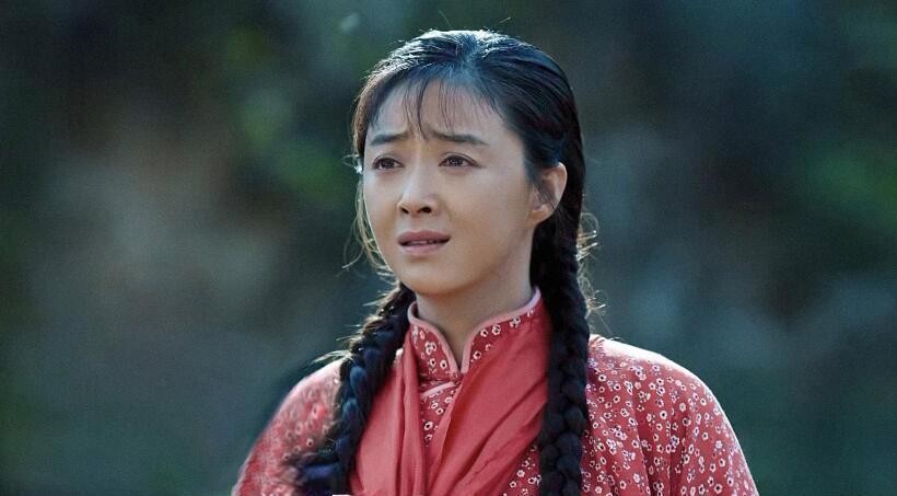 The same beauty plays a village girl. Comparing Li Qin with Gong Li ...