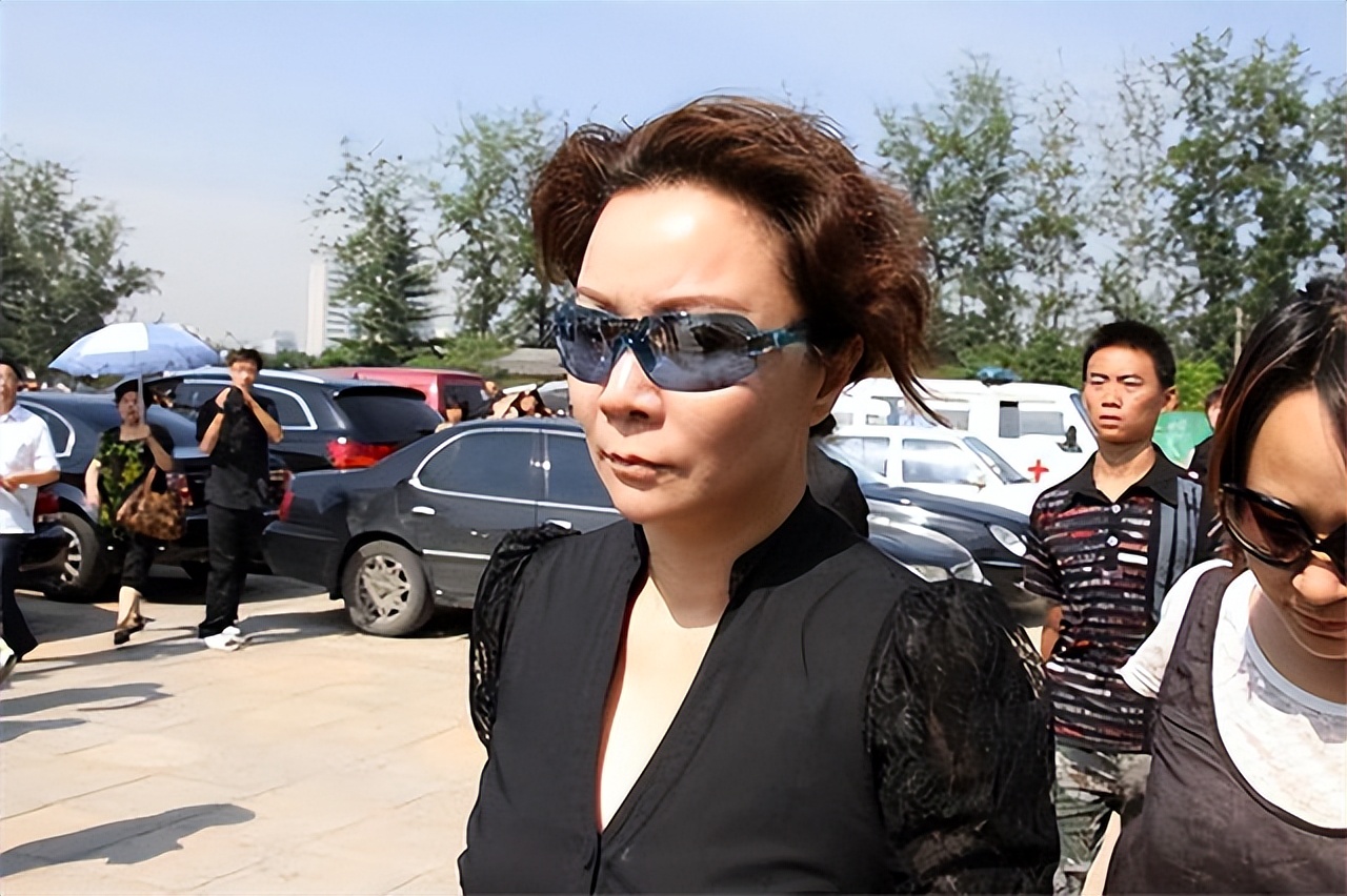 Cai Ming's son Ding Ding: 37 years old and still unmarried without children, Cai Ming's pride is ...