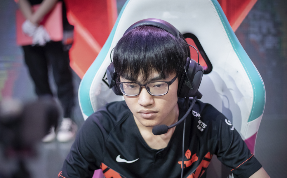 Chovy will rule LOL completely!The passerby king Dopa held the first hit: he was beaten at 1:99 ...