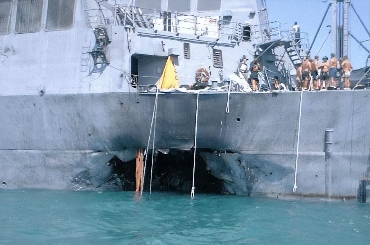 The 8,000-ton destroyer of the U.S. Navy was bombed and 17 crew members ...