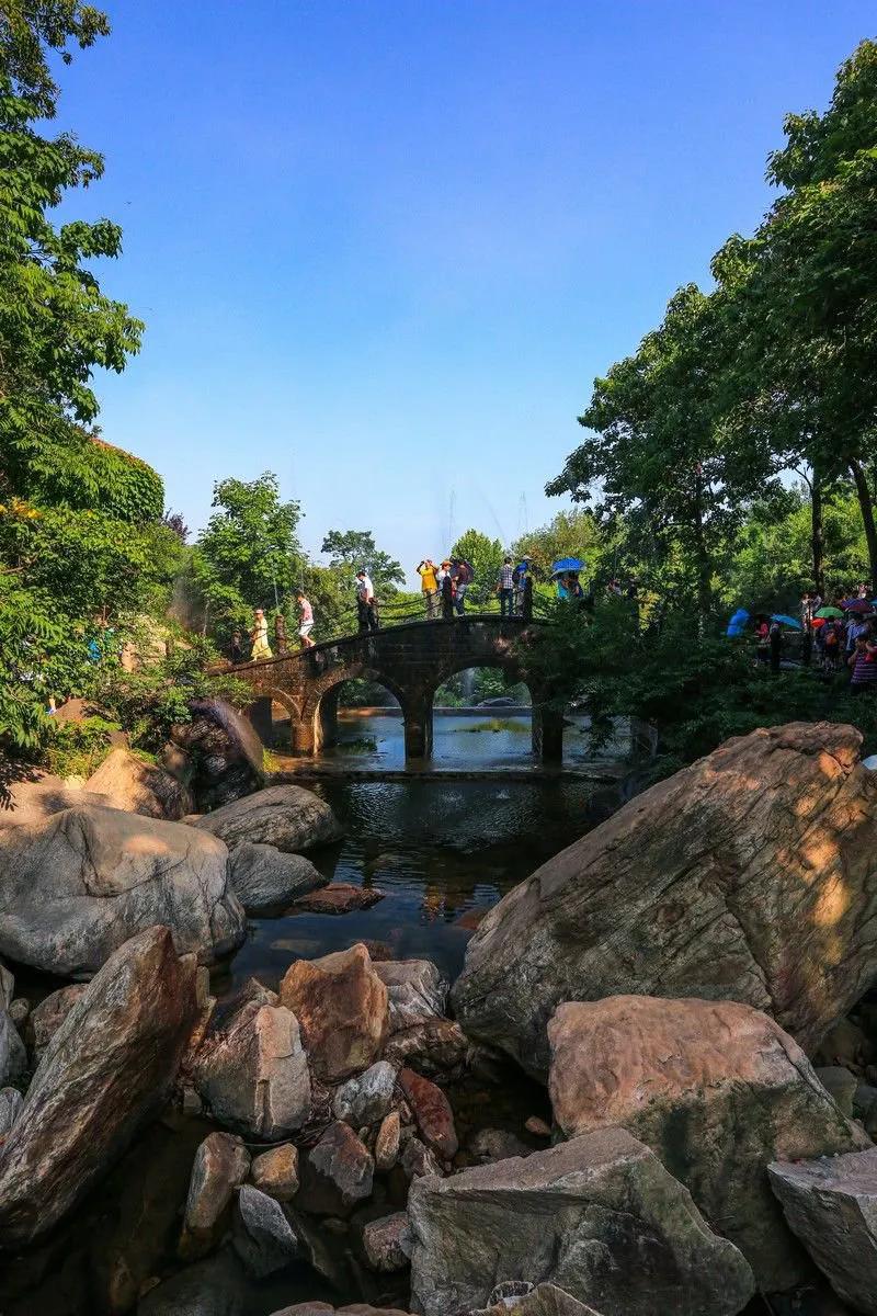 Xu Shuxin's two poems "Viewing Waterfalls in Yuwan" and "Elegant Encounters in Other Places" - iNEWS