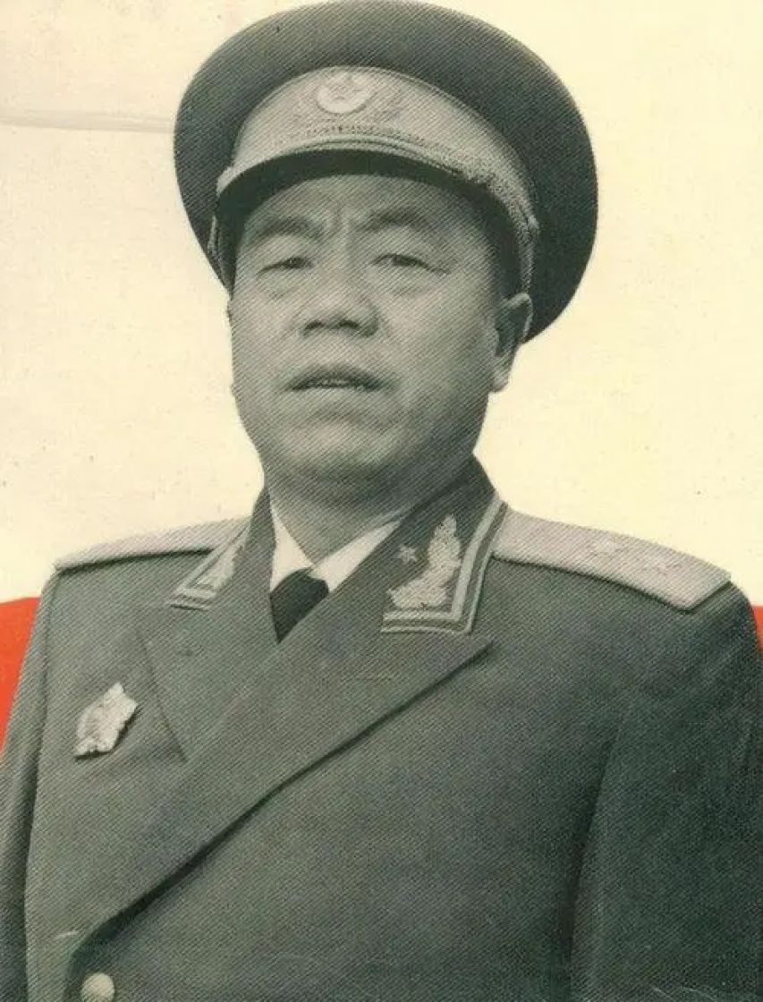 Nie Fengzhi, commander of the People's Liberation Army, captured the ...