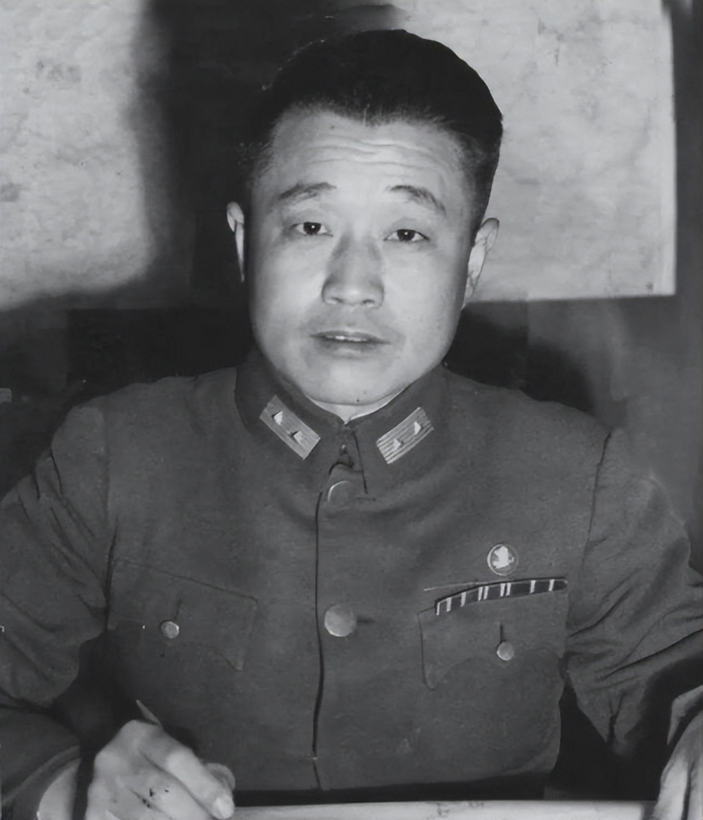 In the late 1970s, an army general of a country wrote a letter to Du ...