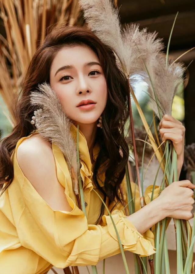 Zhao Han Yingzi: Young, Beautiful, Gentle and Charming Photo Album - iNEWS