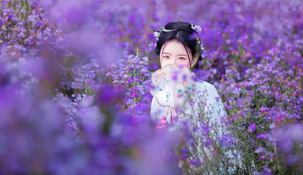 Collection of beautiful photos of singer Bian Li - iNEWS