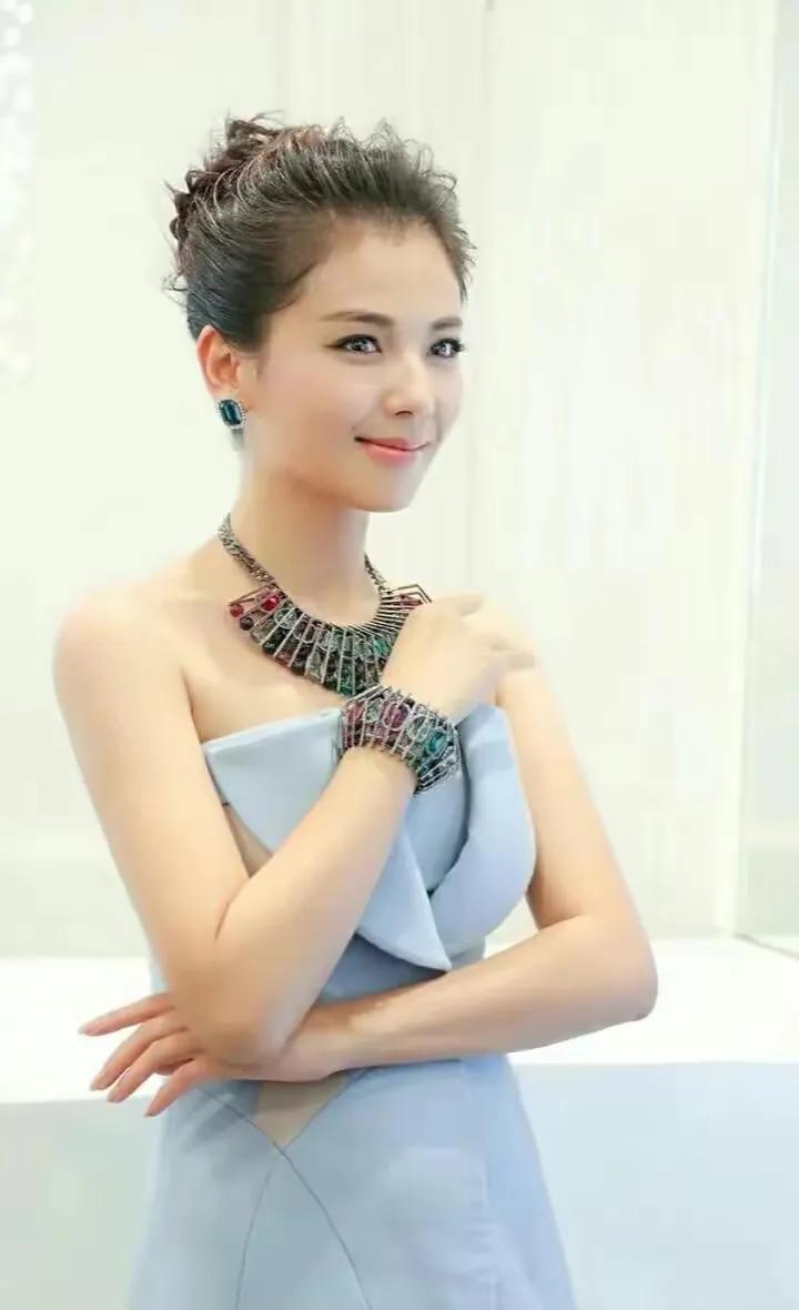 Beauty Liu Tao - iNEWS
