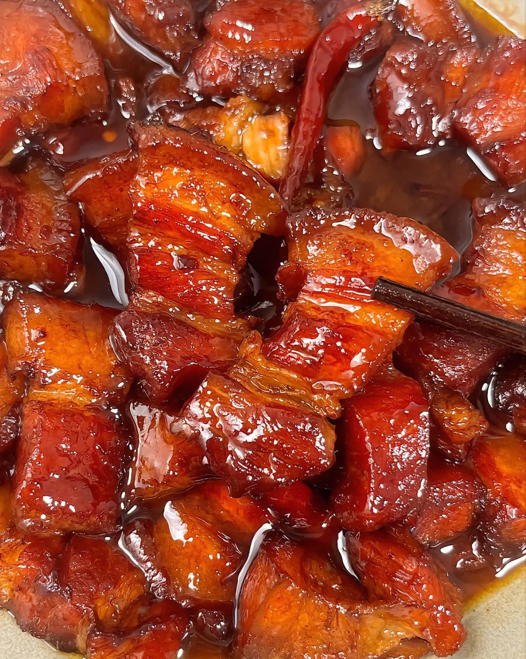 Braised pork in this way, the steps are simple and delicious, the color ...