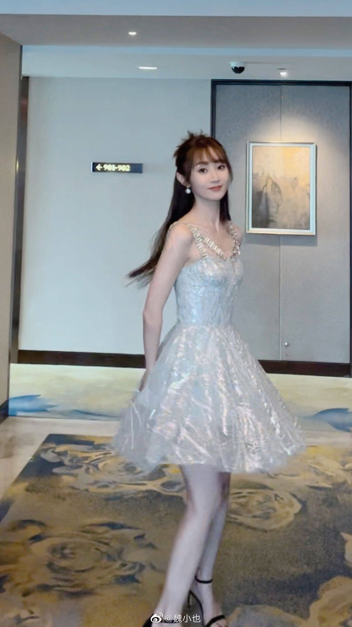 An event was praised by passers-by, the most beautiful host of Cod Bear ...