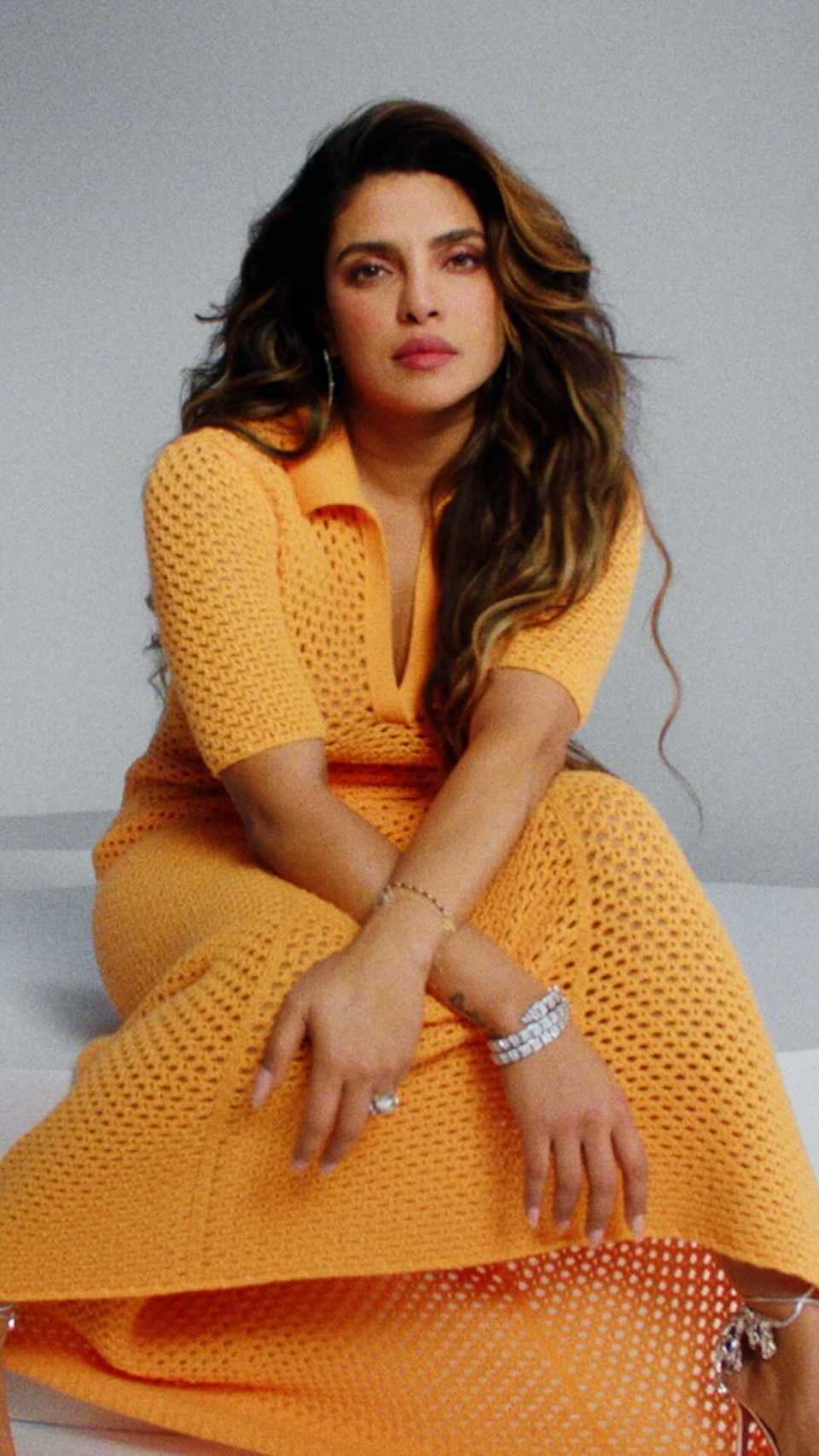 40-year-old Indian actress Priyanka visits Rome, shows off her plump ...