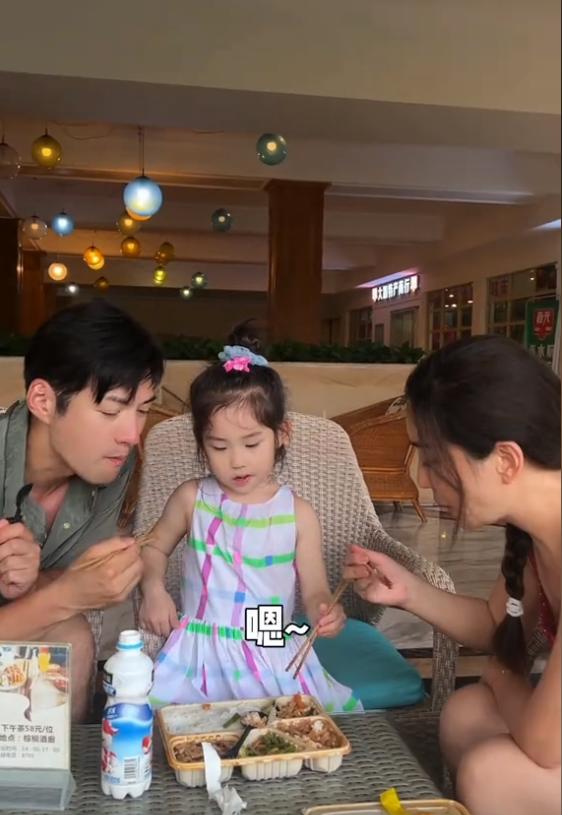 Exclusive reveal! Du Ruoxi and her daughter were intimately exposed ...