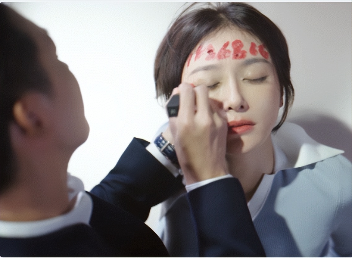 Wang Yang's eyes were too lustful, and he and Qin Lan kept kissing in the play, bickering in the ...