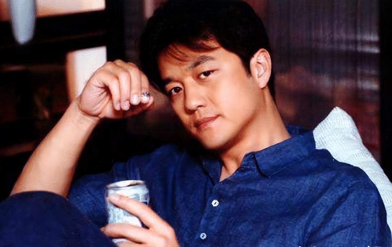 She had been in love with Li Yapeng for a year, but lost to Faye Wong ...