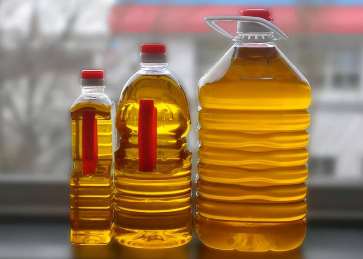 A large amount of cooking oil has been detected to be more than 20 ...