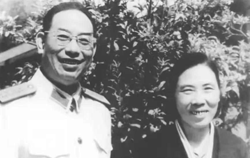 In 1959, Xu Guangda received a home visit from his son's teacher. The ...