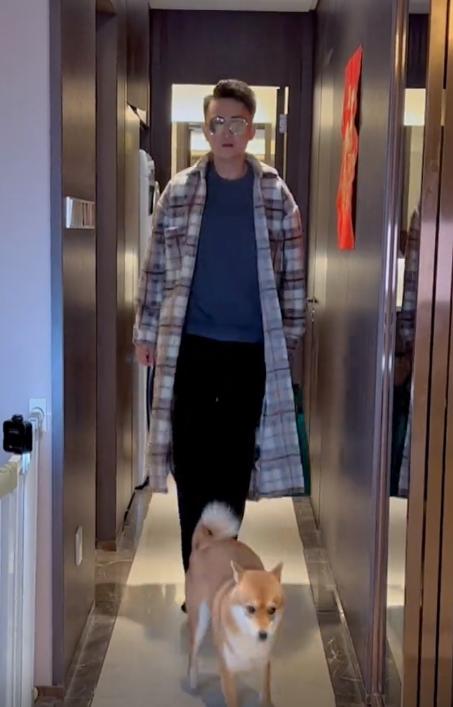Yang Fan: Use the corridor as a runway, and practice walking the ...