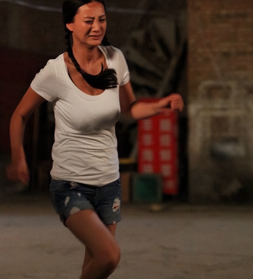 A recent photo of Wang Li Danni, the heroine of "All the way to the West", netizens: 28 years ...