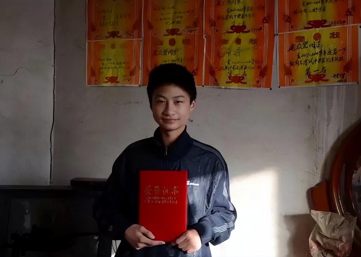 Pang Zhongwang's latest appearance: showing up with his girlfriend ...