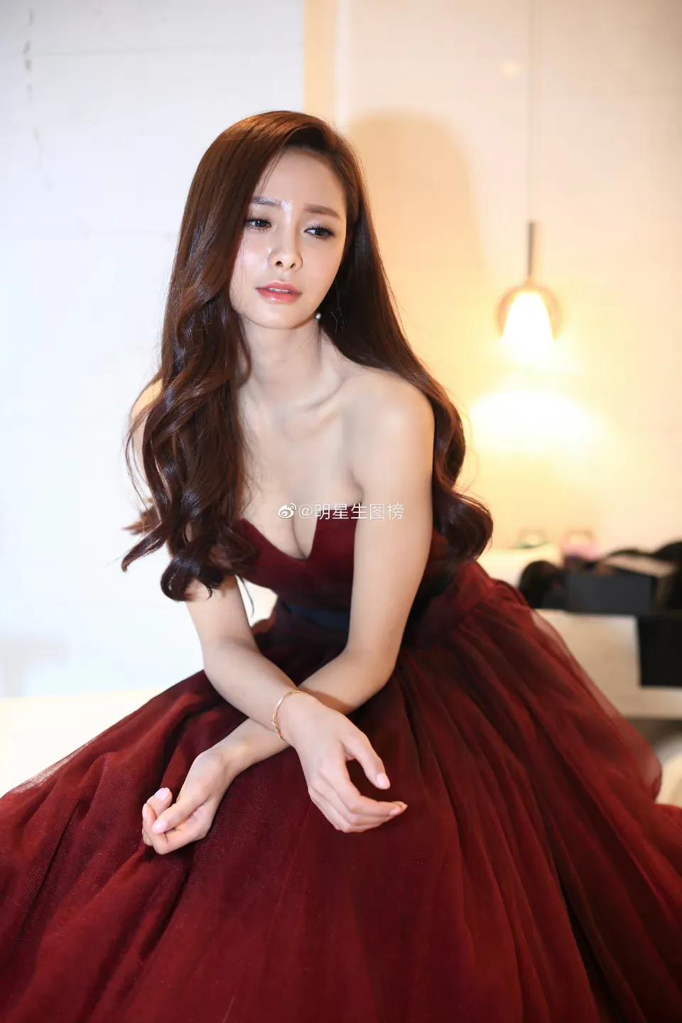 Shen Mengchen's sexy photo - iNEWS