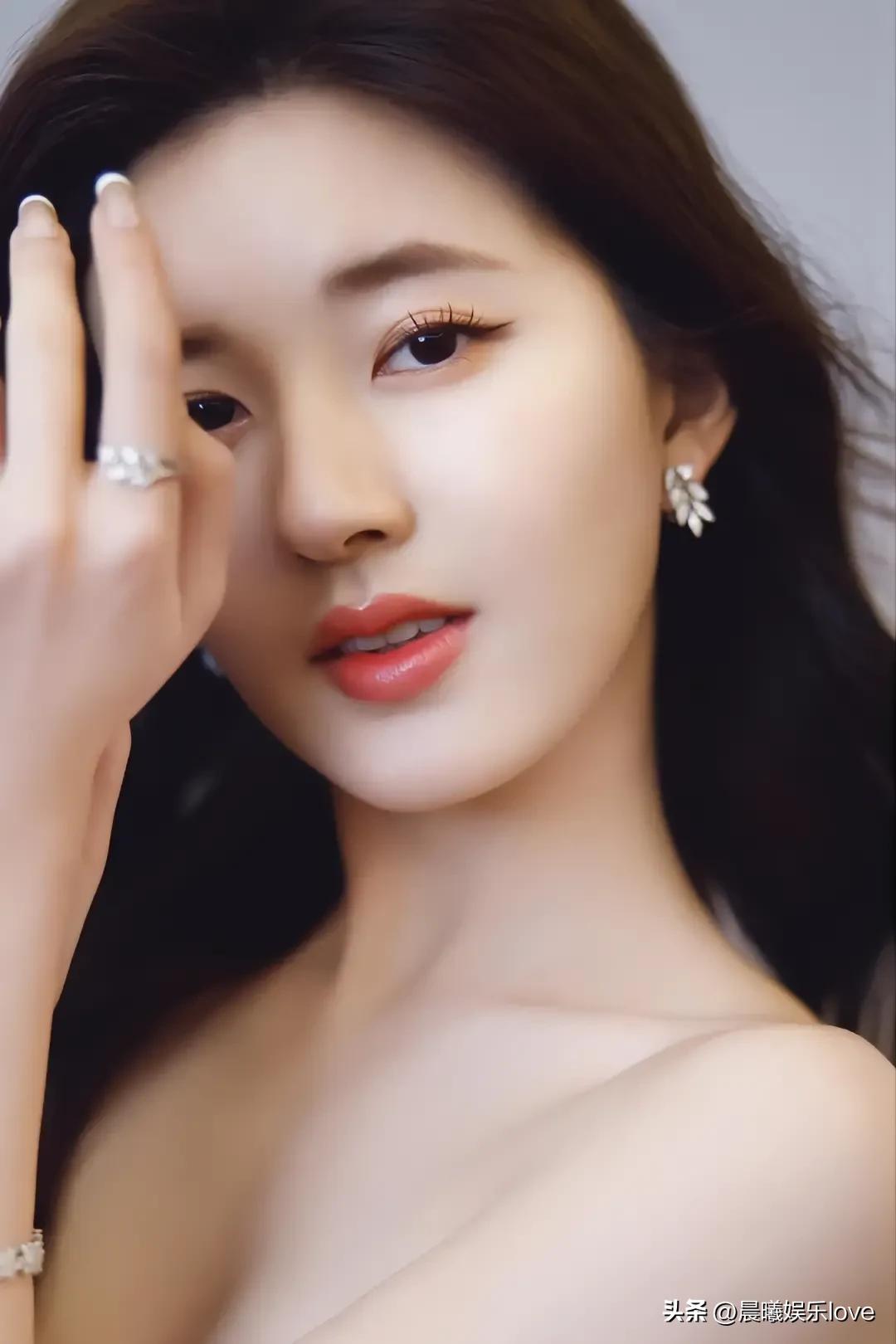 Zhao Lusi's zero-distance beauty photos, her makeup is so exquisite ...
