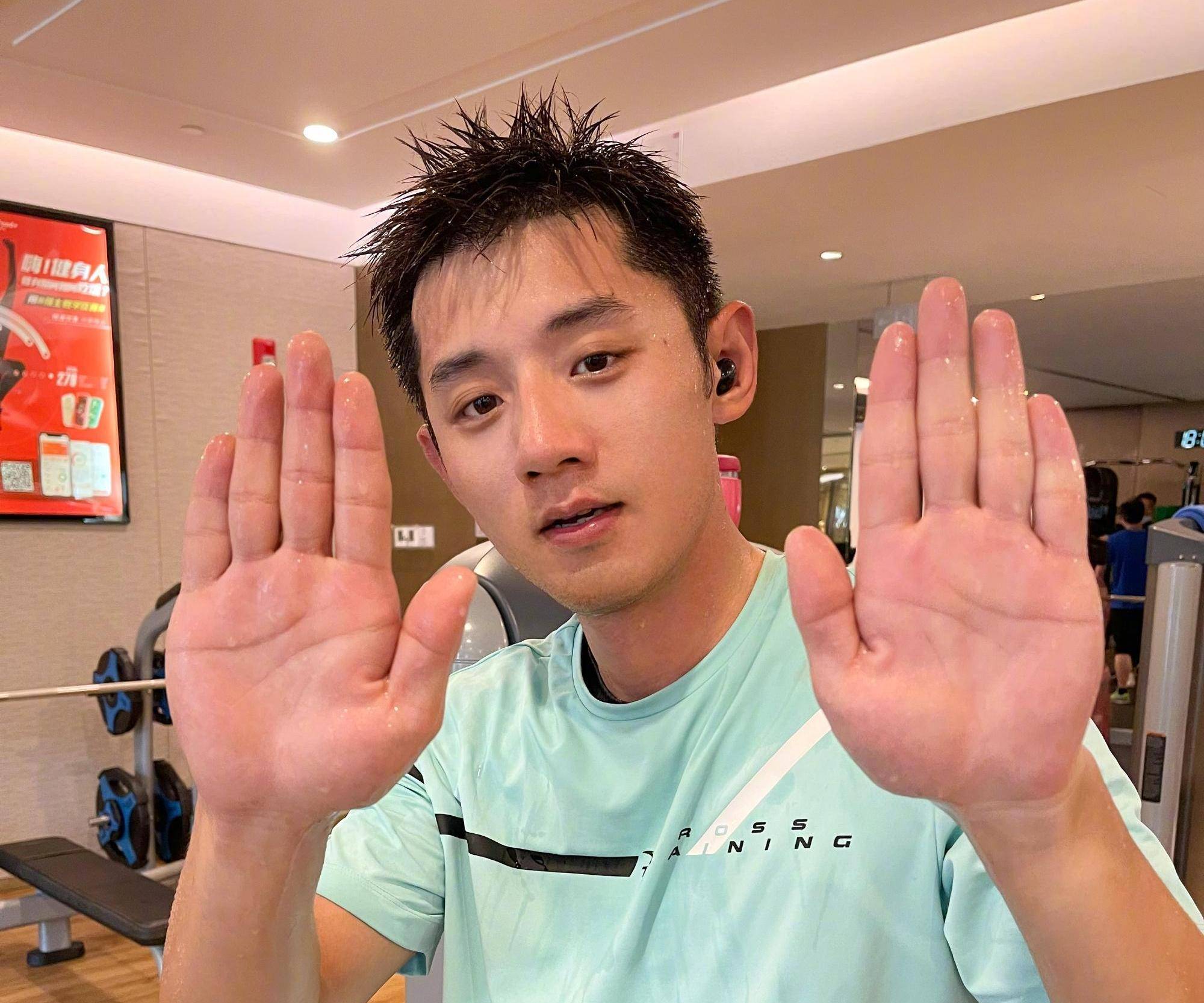 Just one day in April, there were 3 melons: Zhang Jike was addicted to gambling, Gillian gave ...